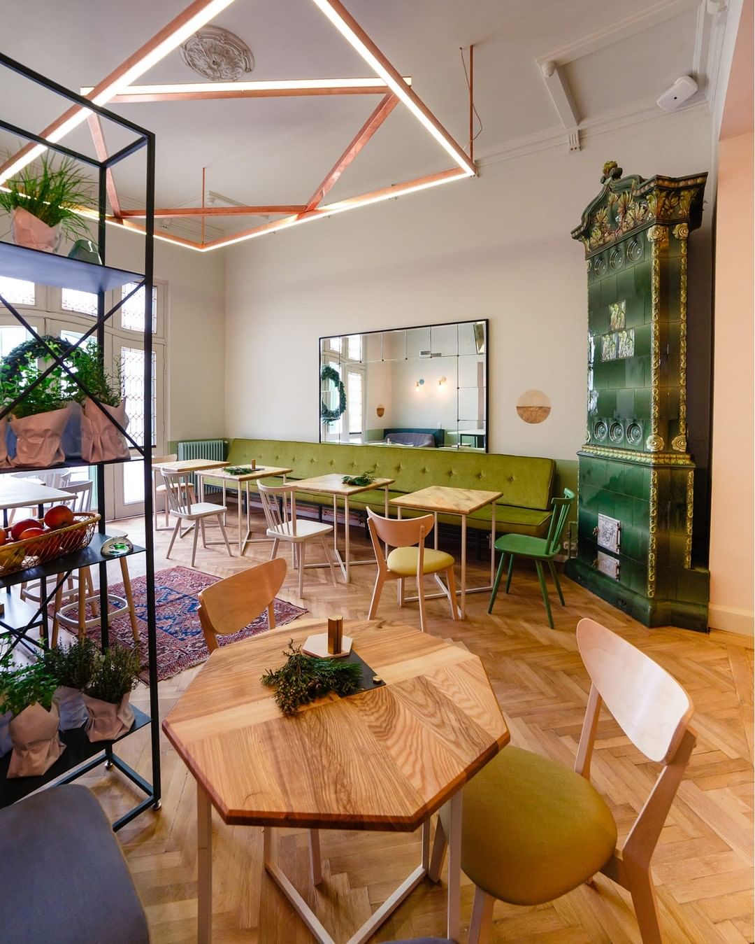 20 Cozy tea houses & hot chocolate spots in Bucharest - Framey