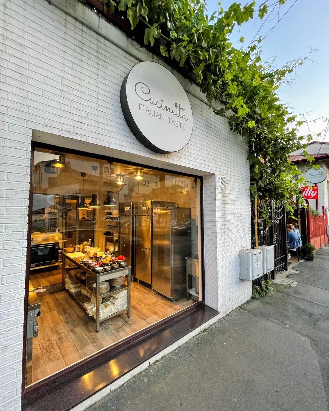 Bucharest Food Tour: 30 Best Spots to Eat Like a Local - Framey