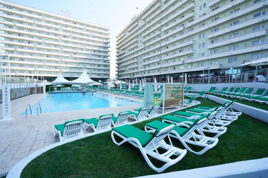 Best Pools and Waterparks in Bucharest + One Tropical Paradise - Framey