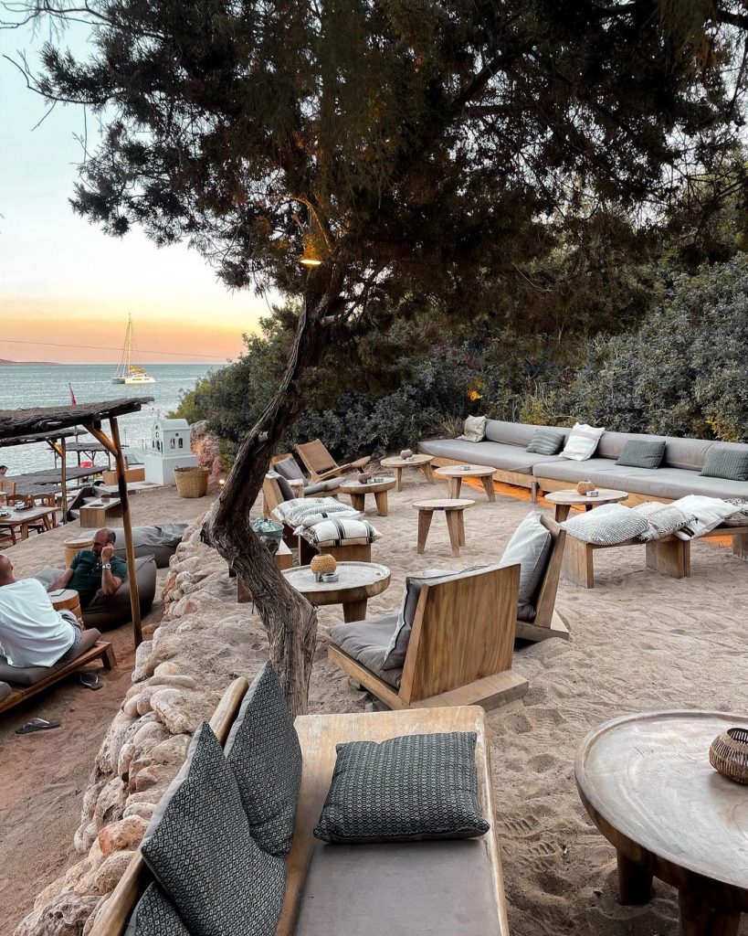 Chic Athens Riviera - Best Restaurants with a View - Framey