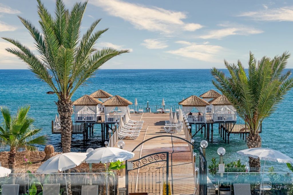 All-Inclusive Delights - Best Resorts in Turkey and Greece - Framey